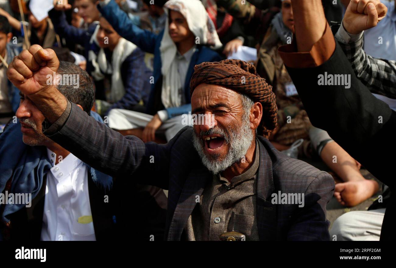 (190910) -- SANAA, Sept. 10, 2019 (Xinhua) -- Local people take part in ...
