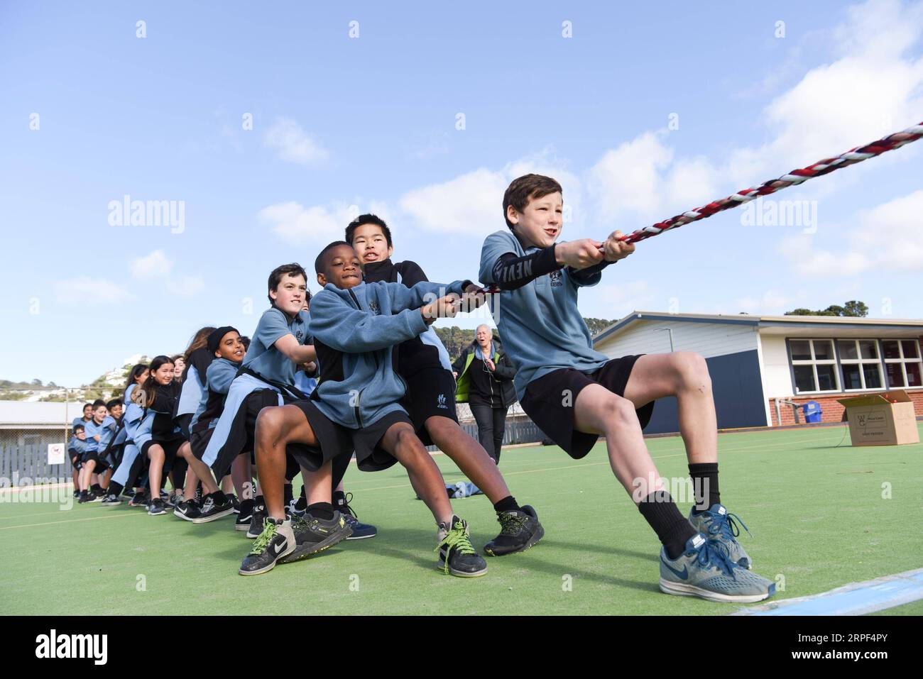 Tug war school day hi res stock photography and images Alamy