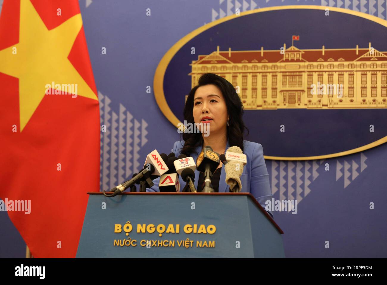 Qusions hi-res stock photography and images - Alamy