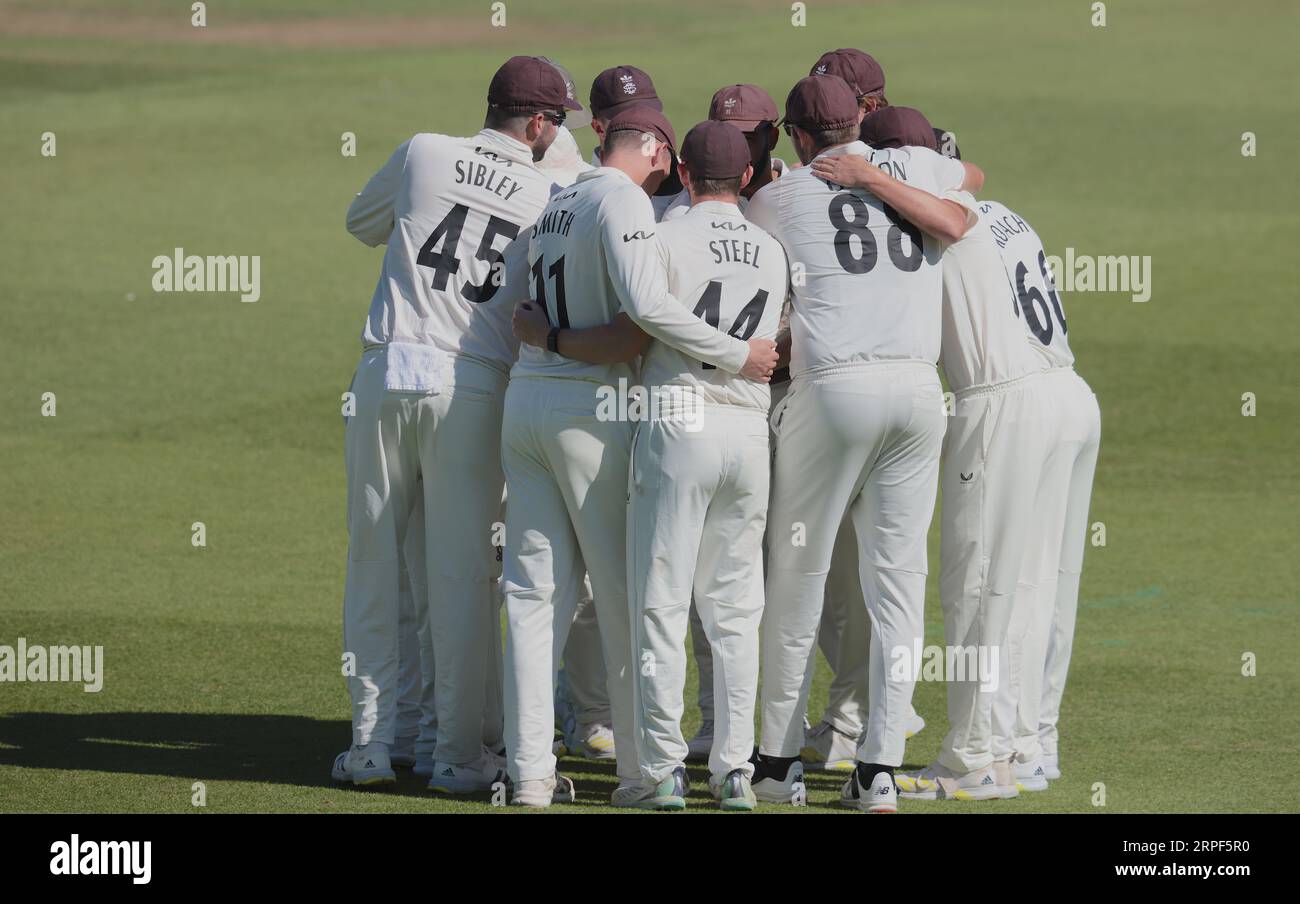 Cricket team huddle hi-res stock photography and images - Alamy