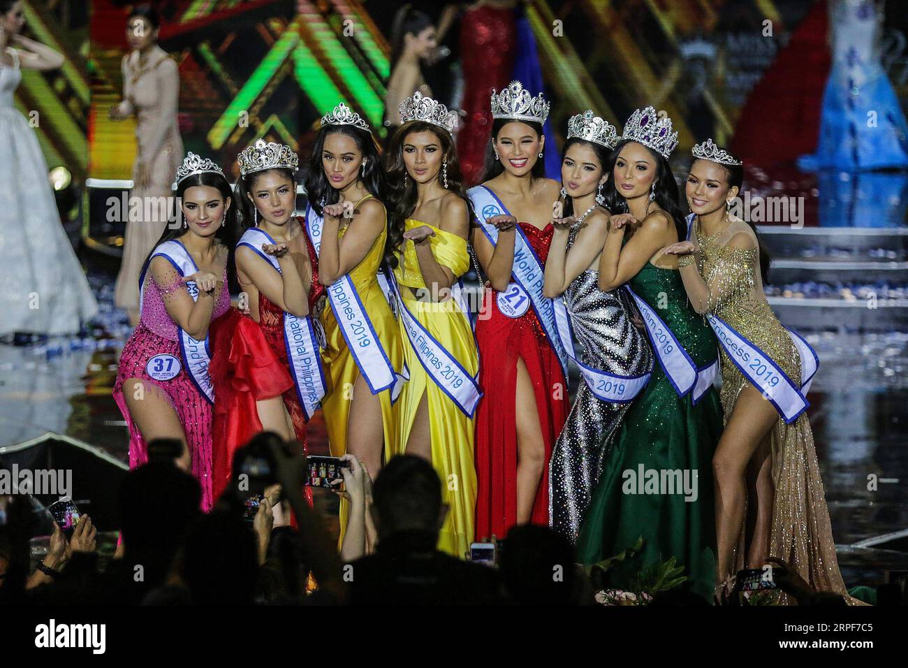(190915) -- QUEZON CITY, Sept. 16, 2019 (Xinhua) -- Michelle Dee (4th R ...