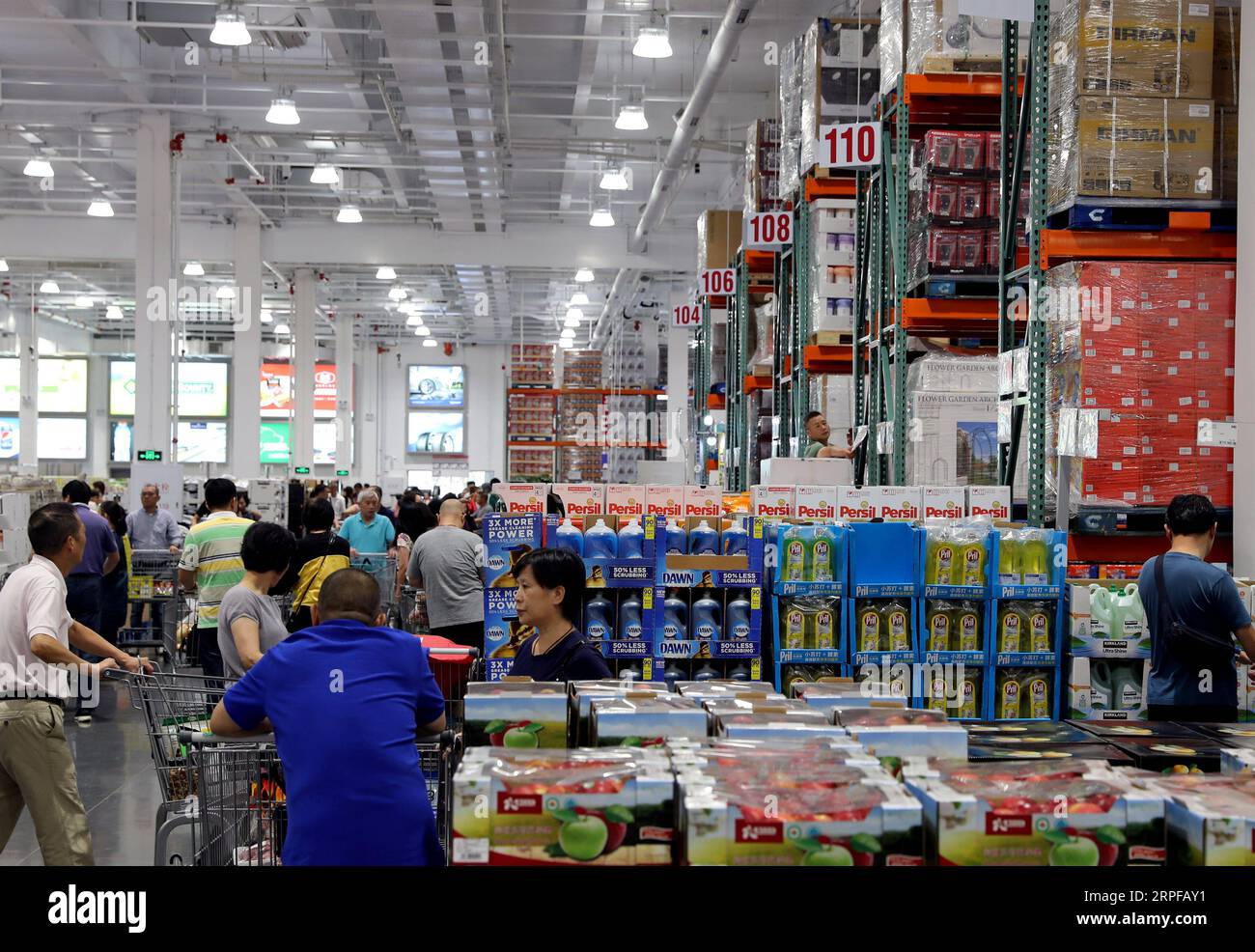 The costco store in shanghai hi-res stock photography and images - Alamy