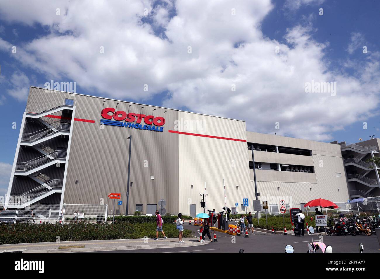 The costco store in shanghai hi-res stock photography and images - Alamy