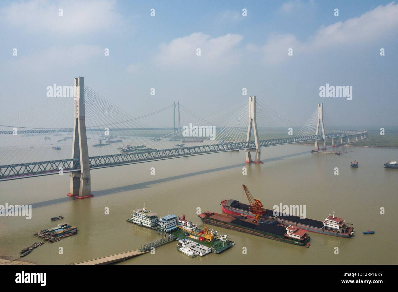 Dongting bridge hi-res stock photography and images - Alamy