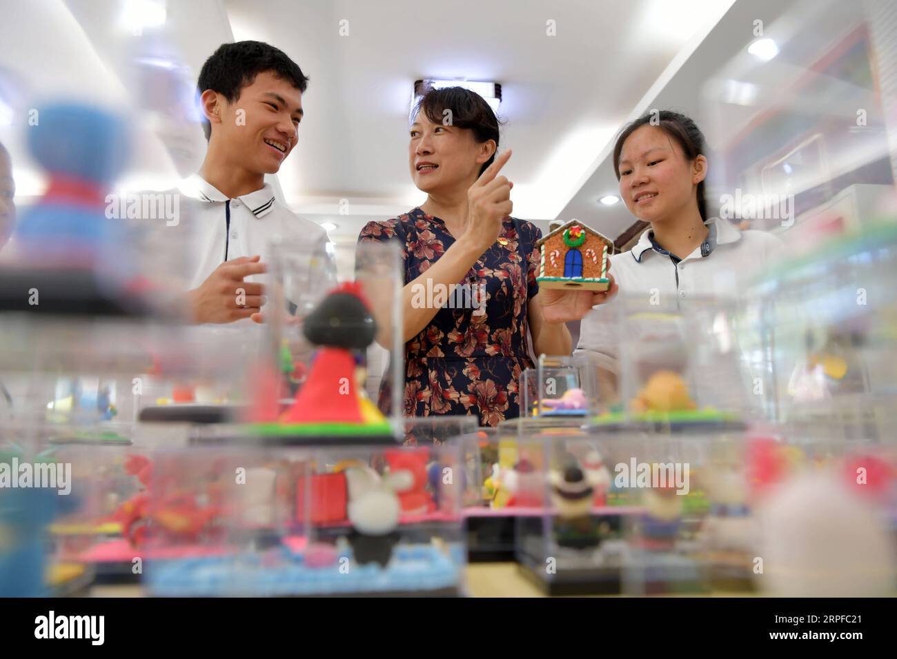 Graduated students graduates with teacher hi-res stock photography and ...
