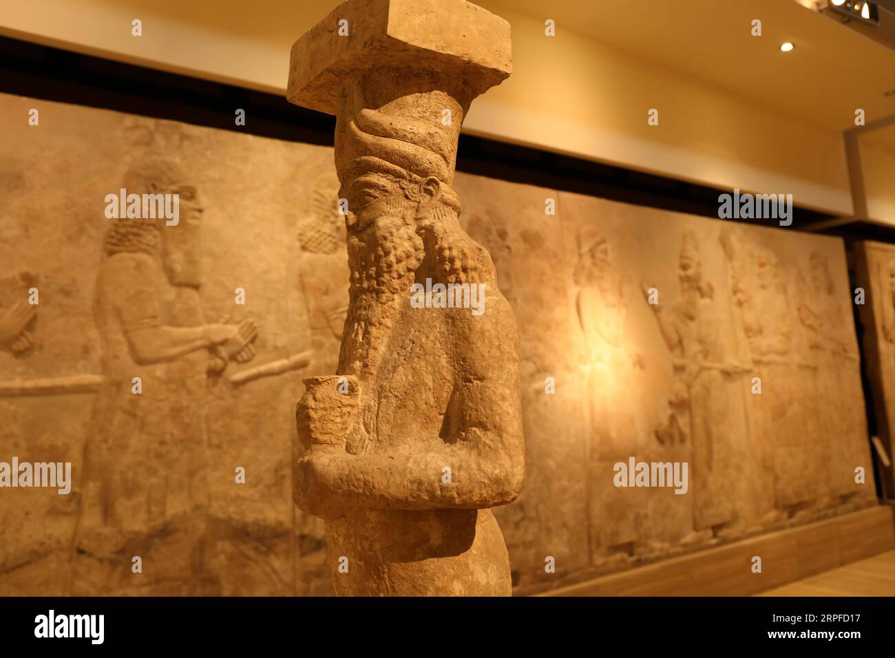 Irak, Ausstellung im Nationalmuseum in Bagdad 190921 -- BAGHDAD, Sept ...