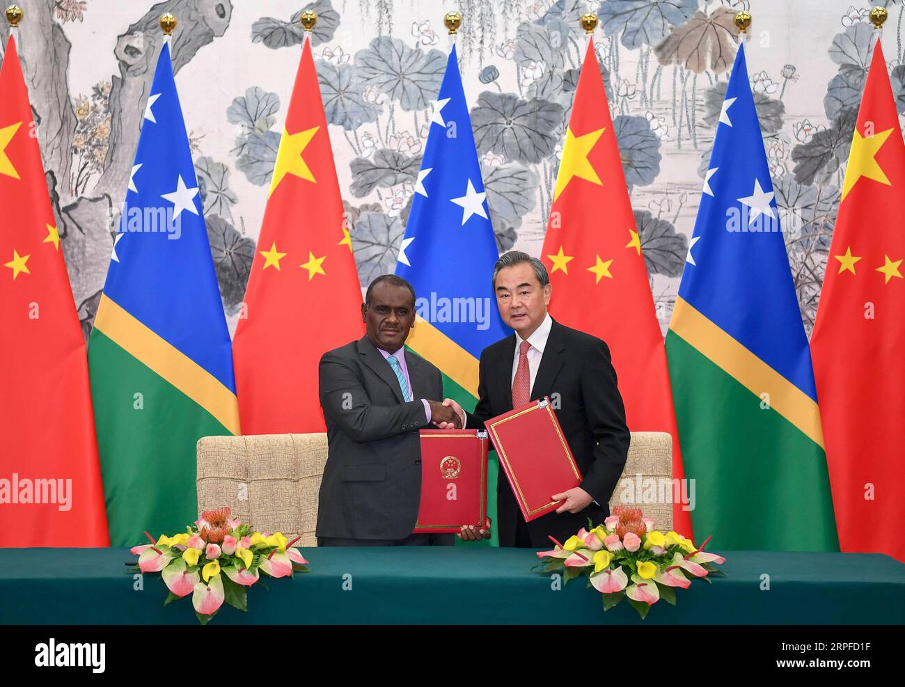 Yi solomon hi-res stock photography and images - Alamy