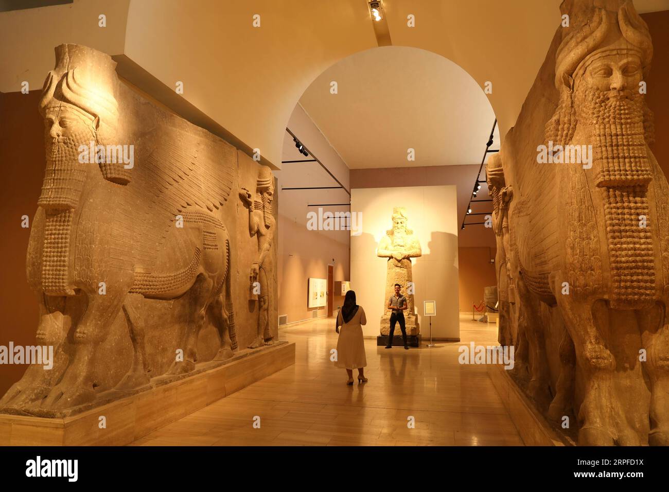 Irak, Ausstellung im Nationalmuseum in Bagdad 190921 -- BAGHDAD, Sept ...