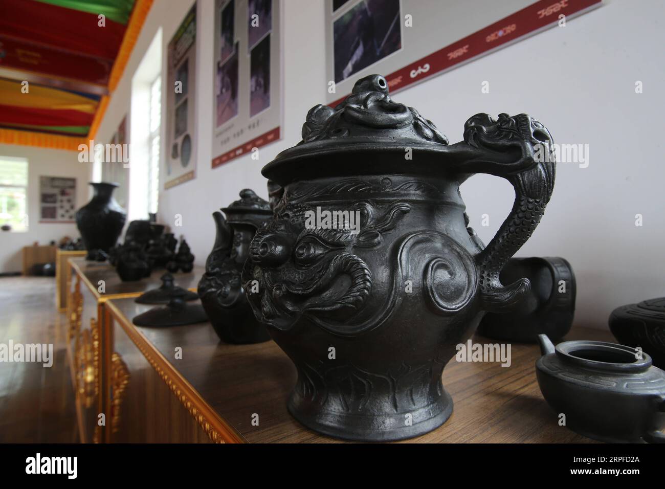 Black clay pottery hi-res stock photography and images - Alamy