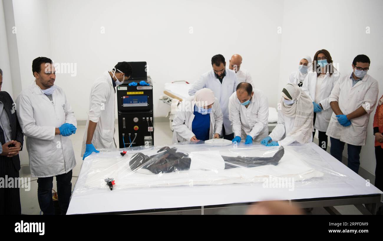 190921 -- CAIRO, Sept. 21, 2019 -- Archaeologists work on a mummy in ...