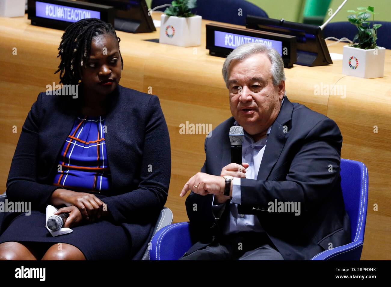 Movement un hi-res stock photography and images - Alamy