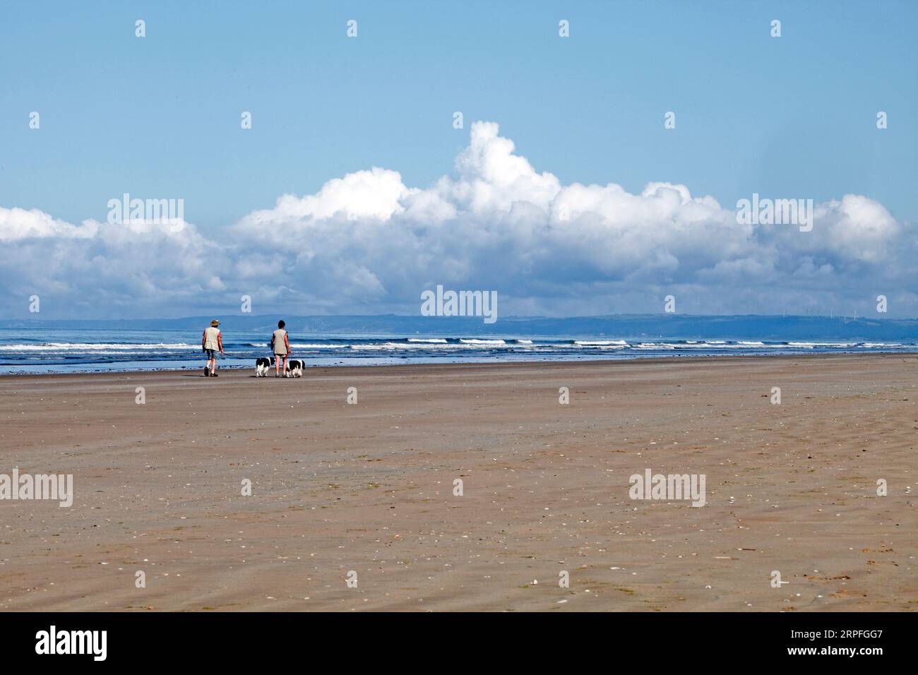 Pembrey beach, a blue flag beach in South Wales Stock Photo - Alamy