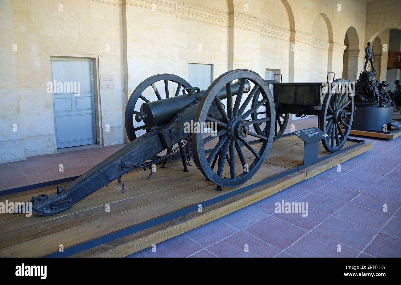 Historic artillery - The Army Museum, Paris, France Stock Photo - Alamy