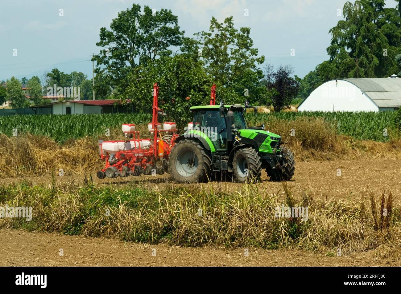 Fertilizing crops hi-res stock photography and images - Alamy