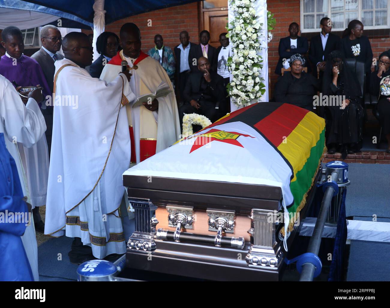 Zimbabwe kutama former hi-res stock photography and images - Alamy