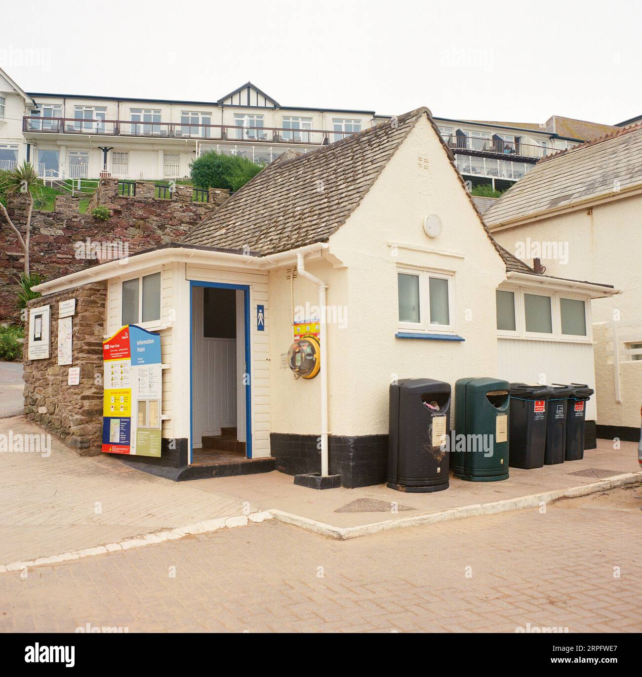 Public toilets at the beach hi-res stock photography and images - Alamy