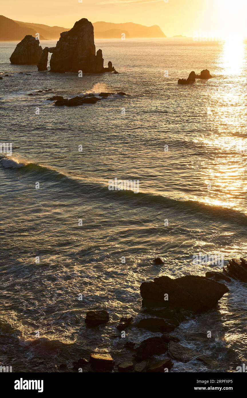 Biotopo protegido de san juan de gaztelugatxe hi-res stock photography ...