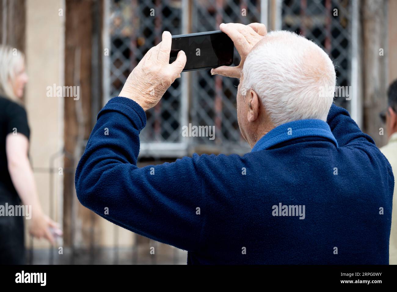 Using a phone to photograph hi-res stock photography and images - Alamy