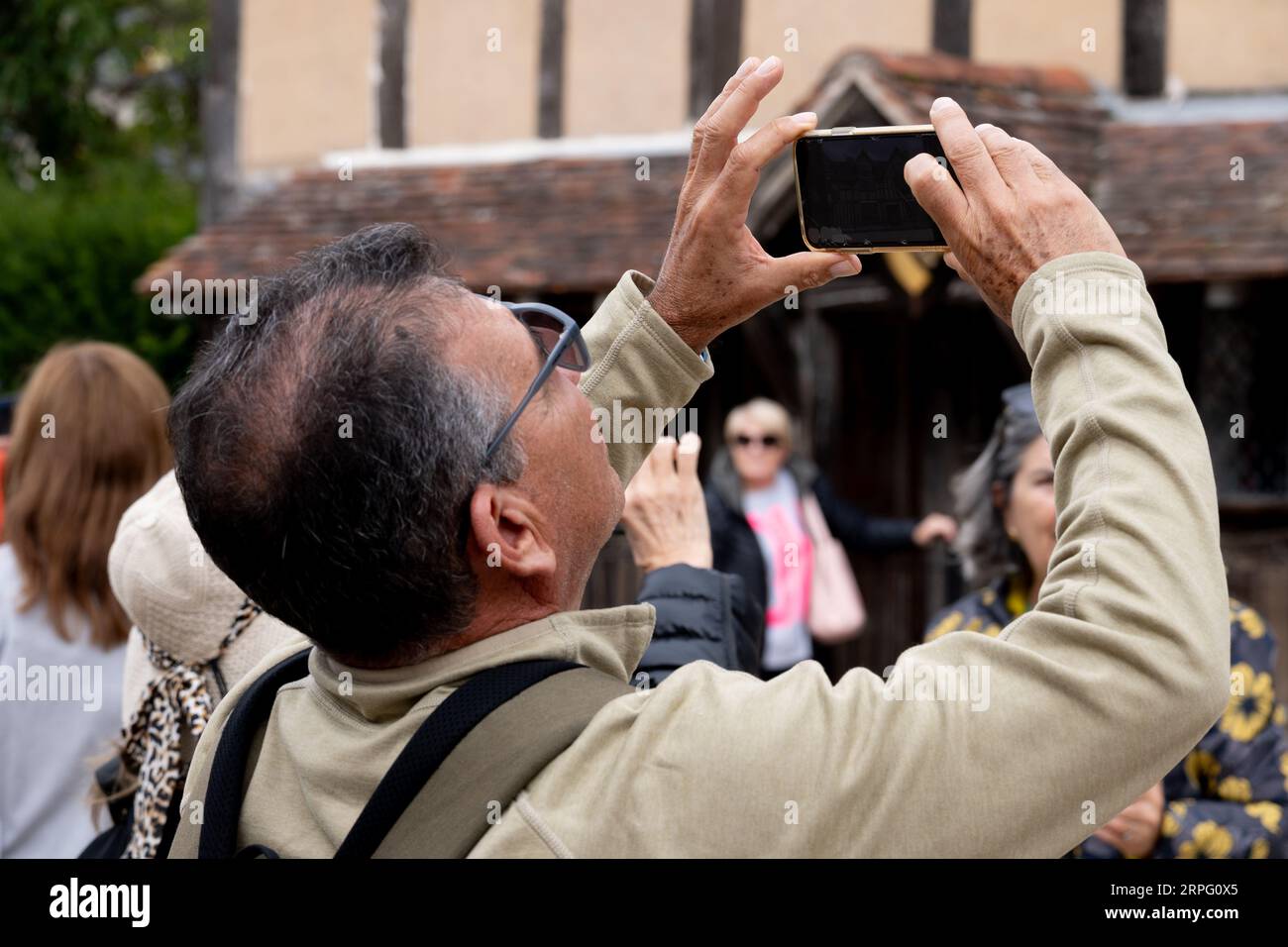 Using a phone to photograph hi-res stock photography and images - Alamy