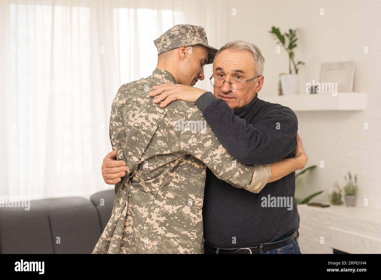 Sunlight father soldier in uniform hi-res stock photography and images ...
