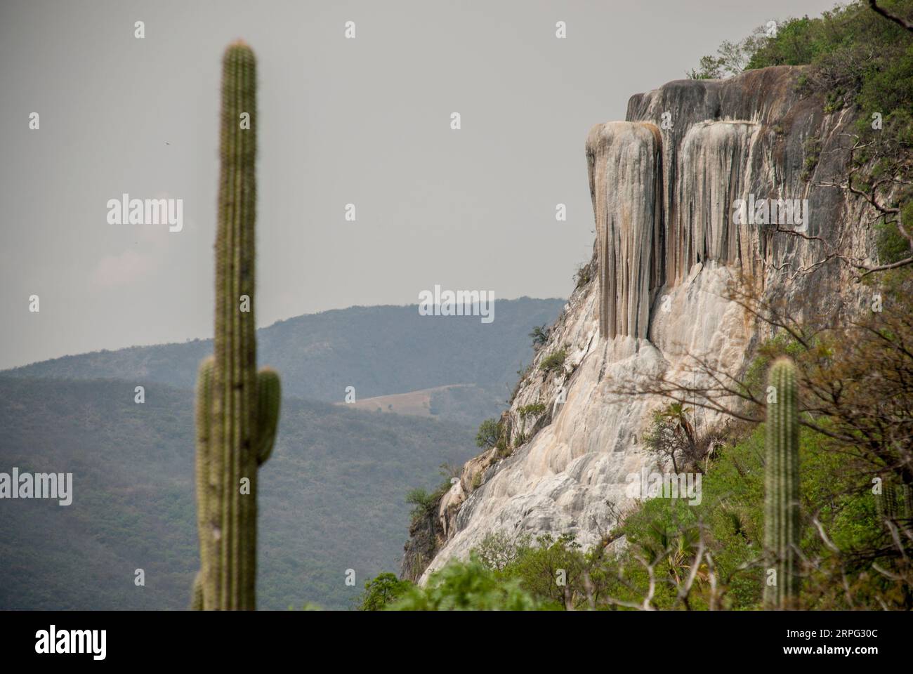 Landscape of Hierve el Agua, Oaxaca, México. Petrified waterfalls Stock ...