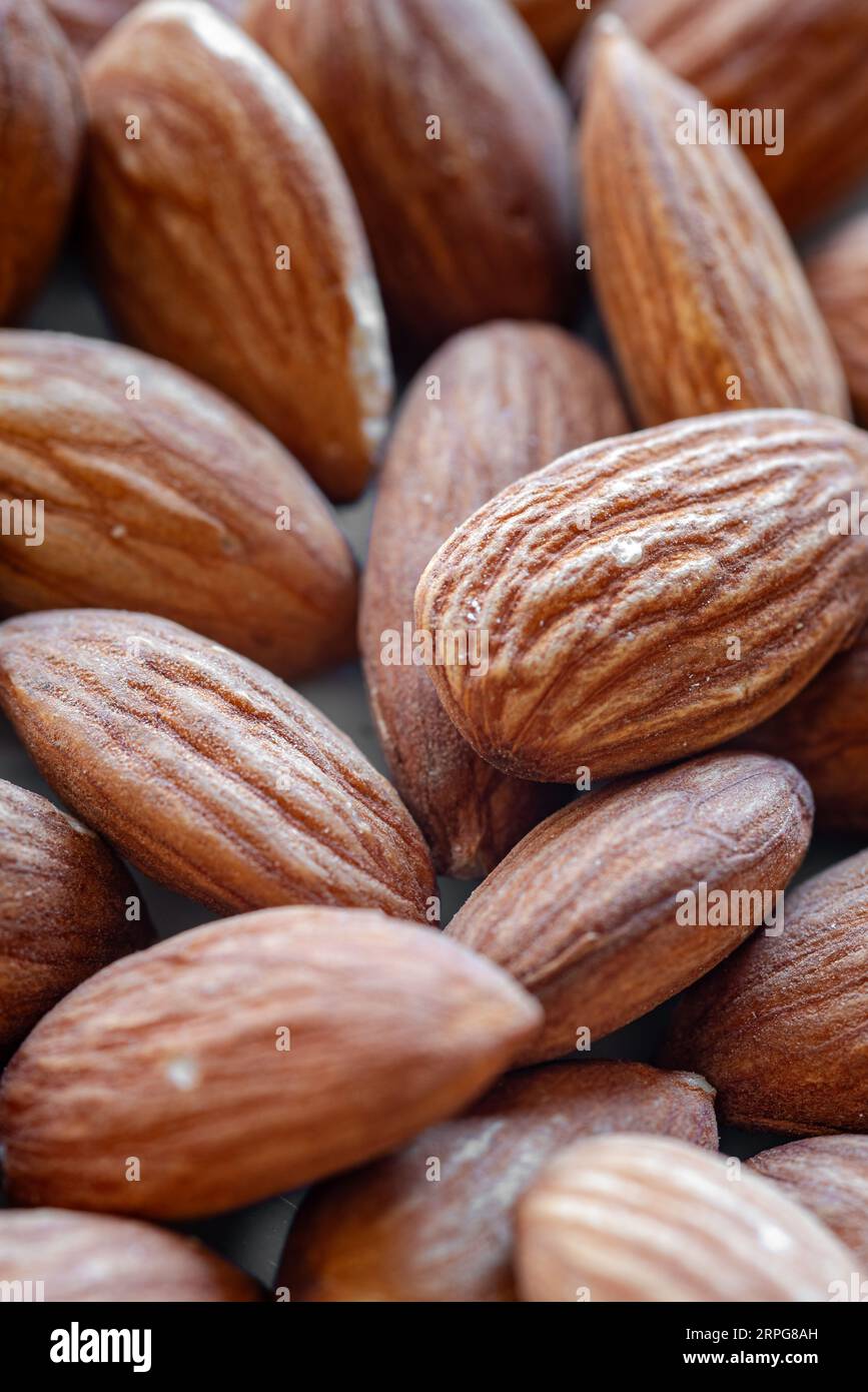 Pile of almonds hi-res stock photography and images - Alamy