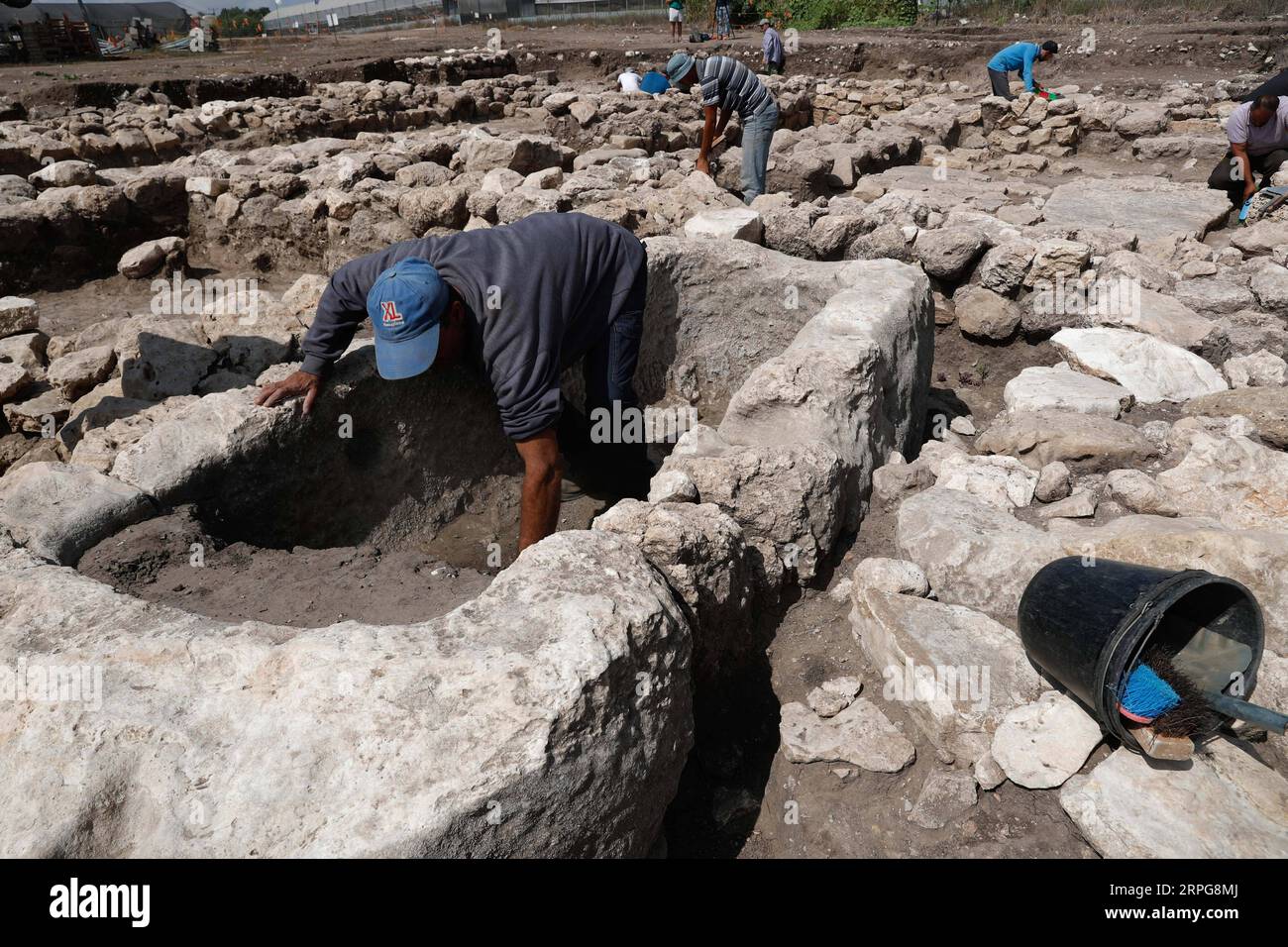 191007 -- HARISH, Oct. 7, 2019 -- Israeli archaeologists work at the ...