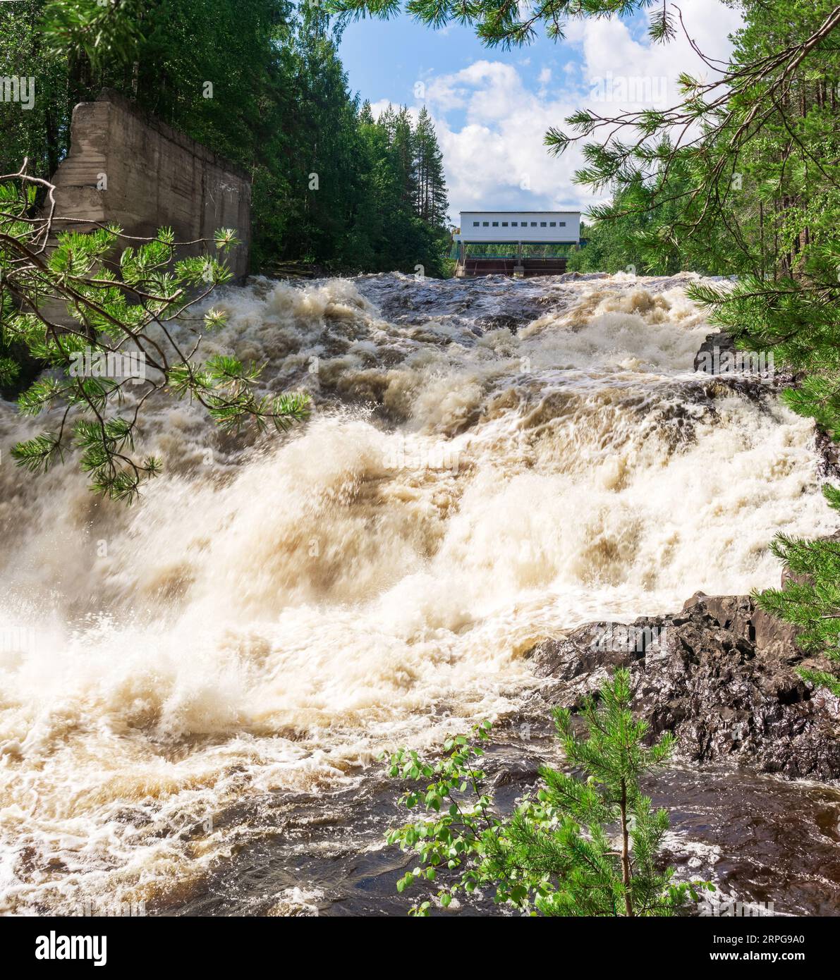 hydraulic structure for idle discharge of water at a small ...