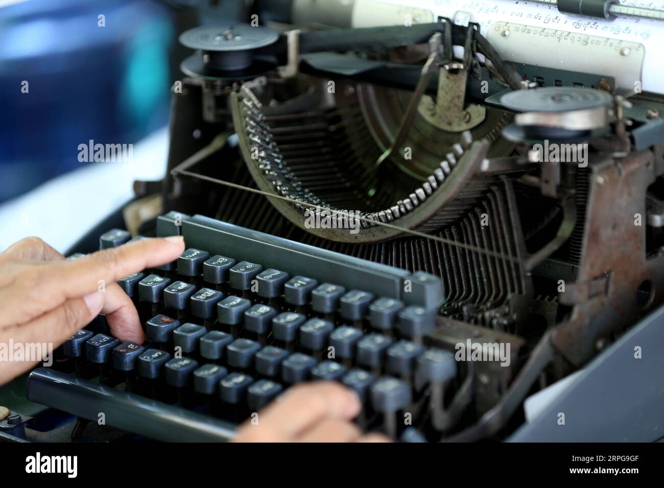 Contract types hi-res stock photography and images - Alamy