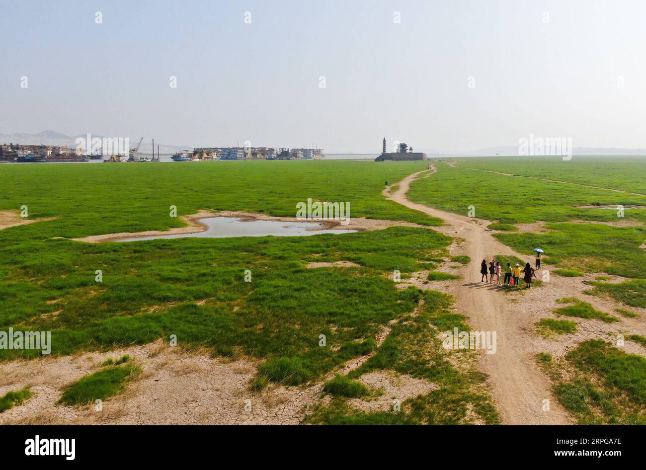 Poyang lake dry season hi-res stock photography and images - Alamy