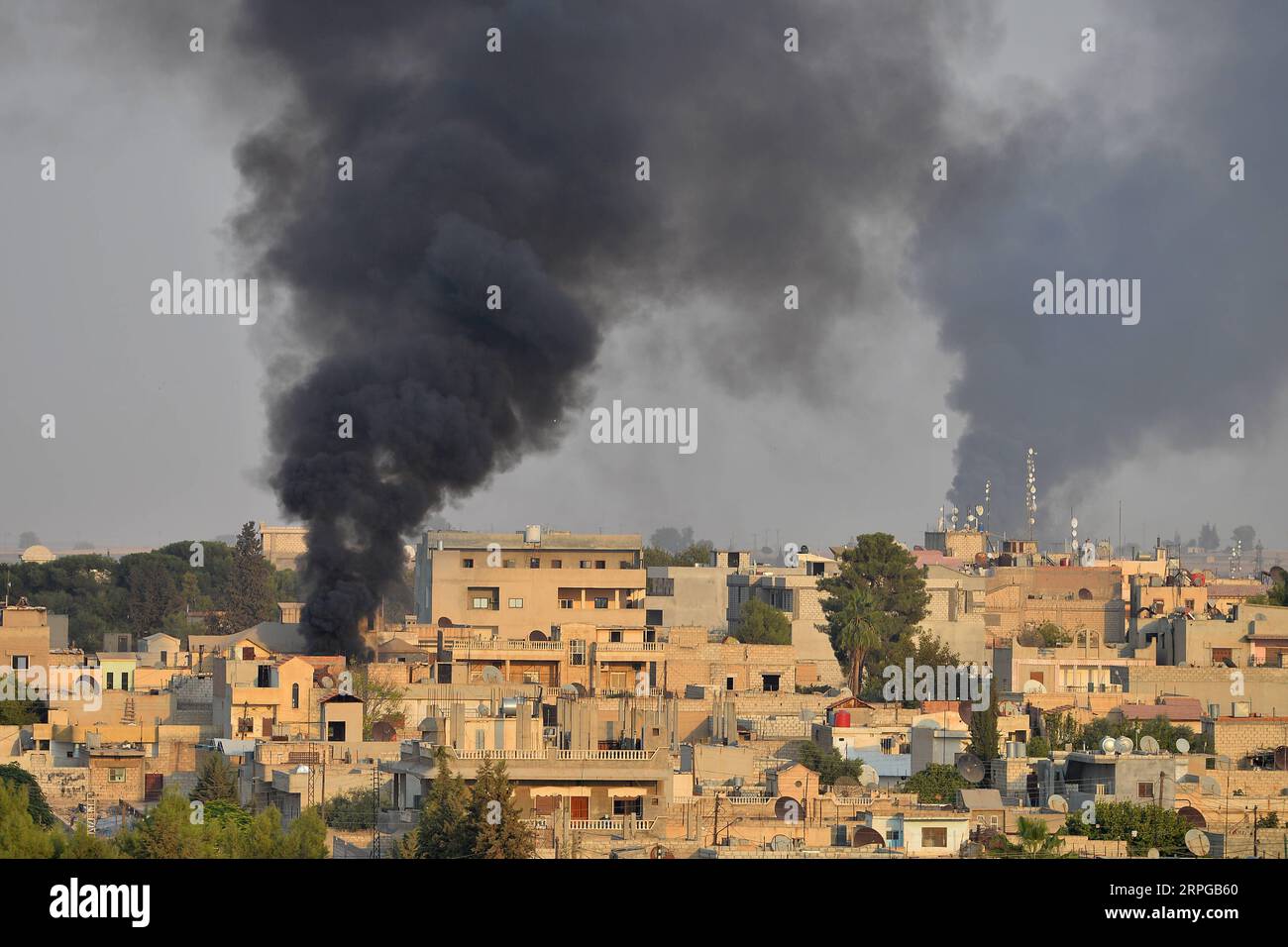 Move under direct fire hi-res stock photography and images - Alamy