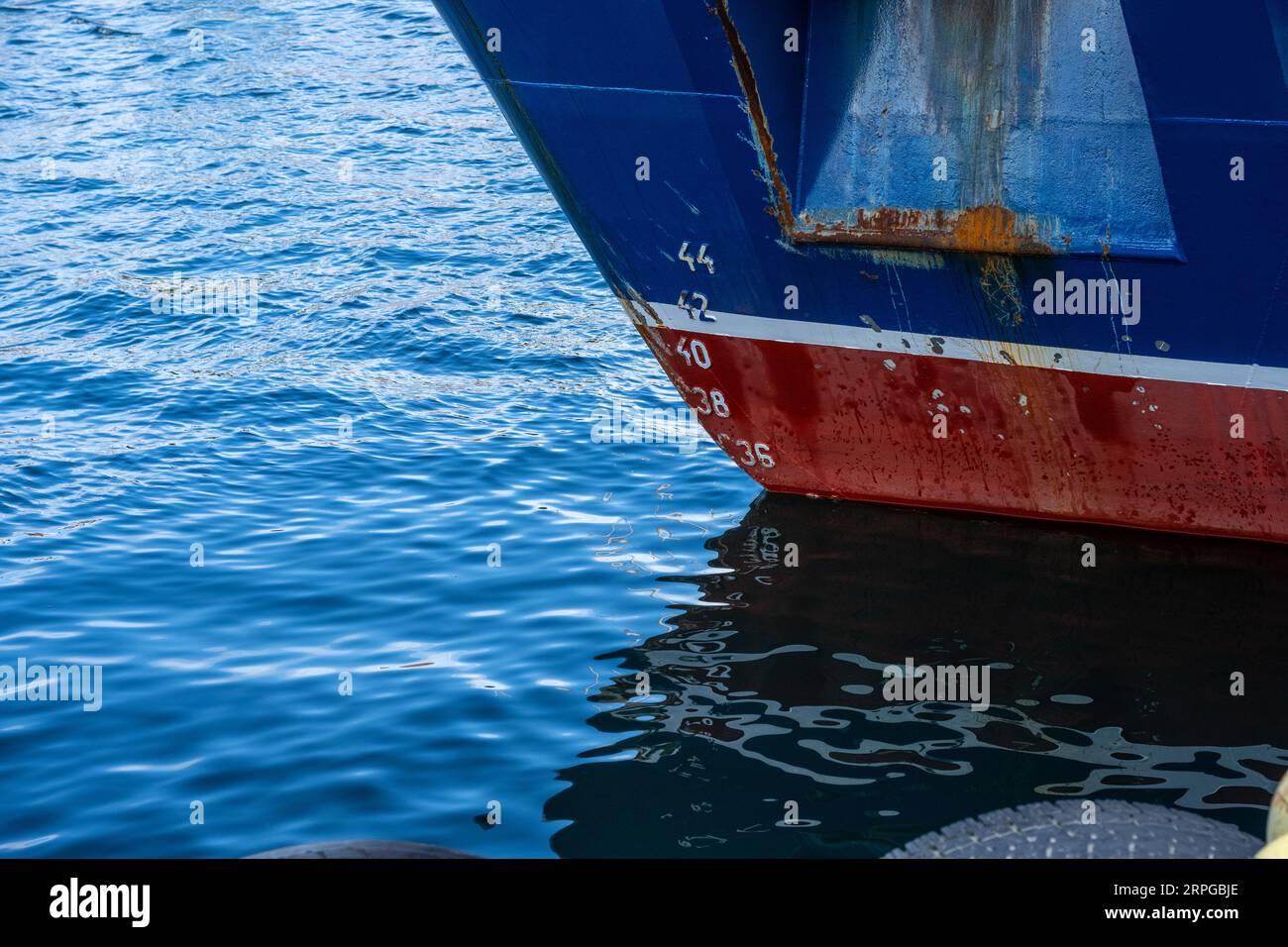 Bow of a large metal vessel Stock Photo - Alamy