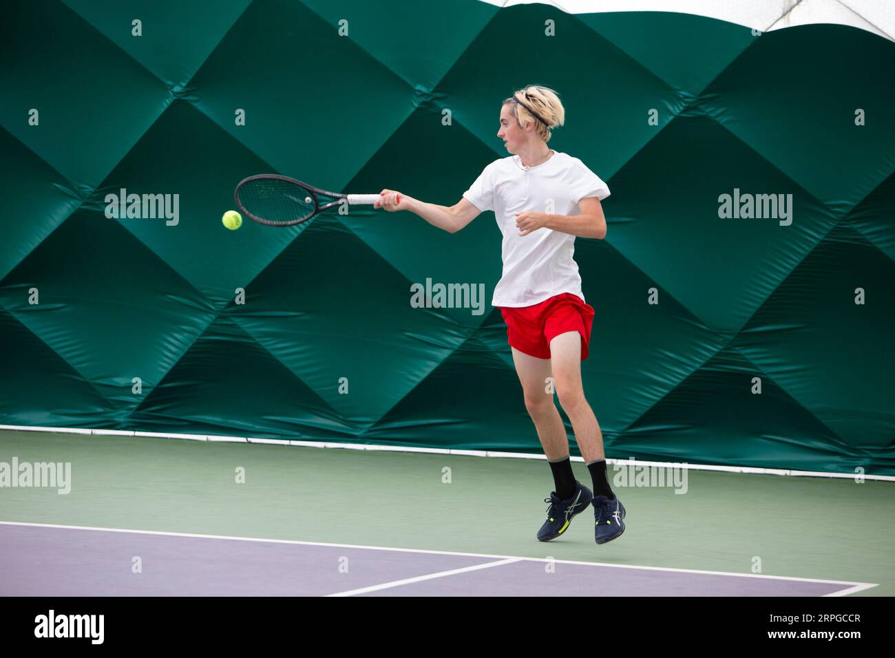 Tennis serve technique hi-res stock photography and images - Alamy