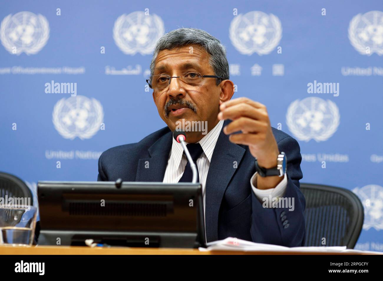 Planning controller hi-res stock photography and images - Alamy