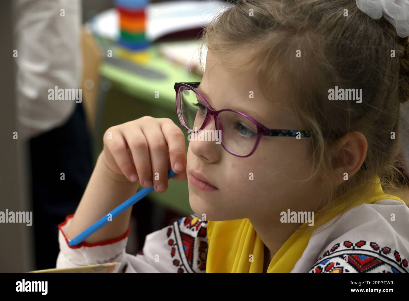 Non Exclusive: KHARKIV, UKRAINE - SEPTEMBER 4, 2023 - A first grader in ...