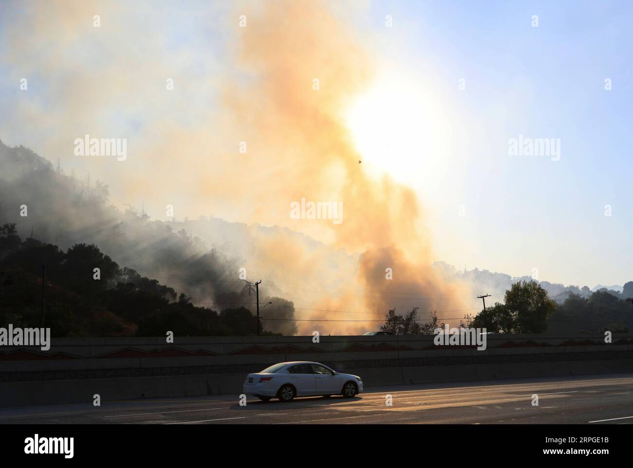 191013 -- LOS ANGELES, Oct. 13, 2019 -- Smoke of Saddleridge Fire is ...