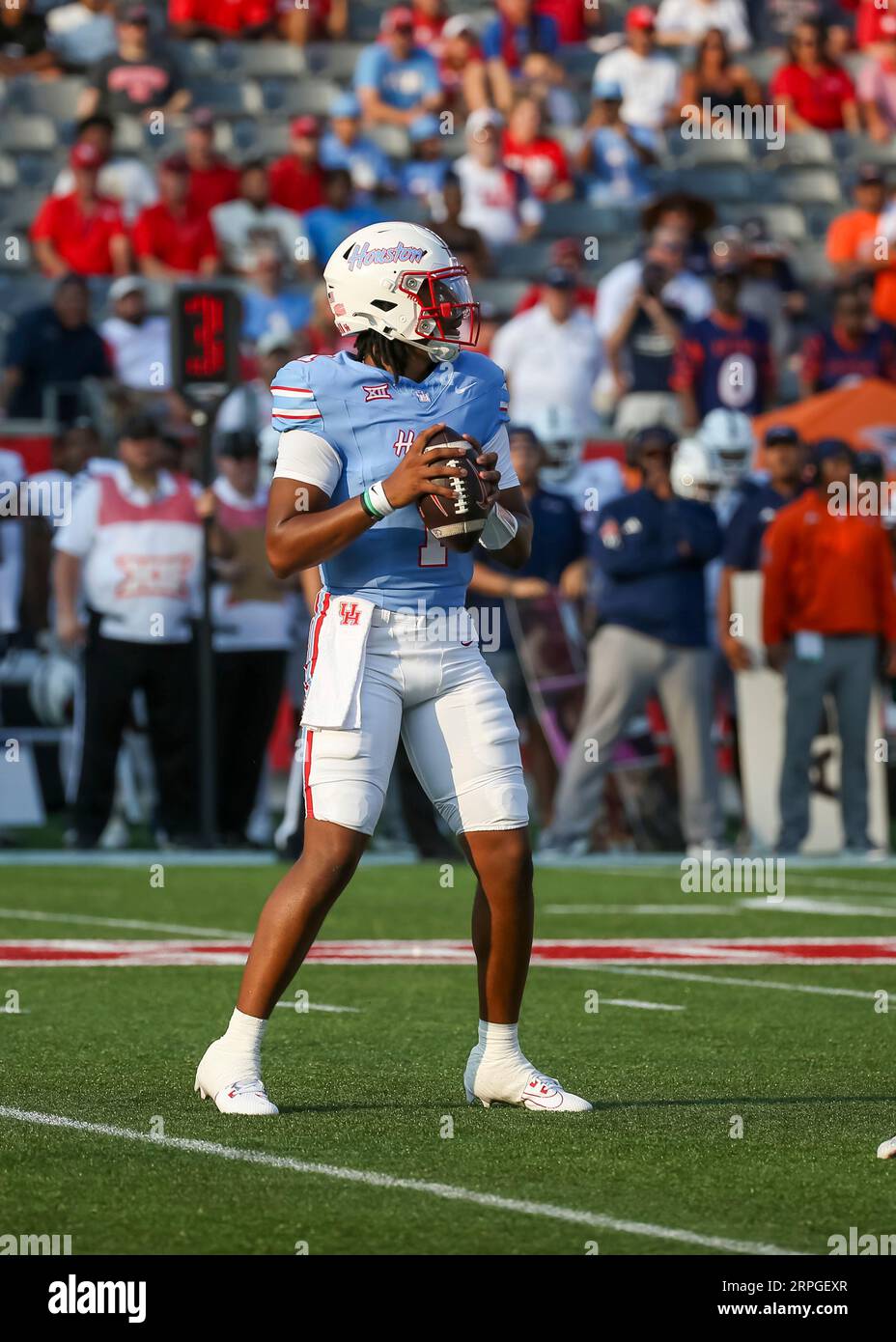 HOUSTON, TX- SEPTEMBER 02: Houston Cougars quarterback Donovan Smith (1 ...