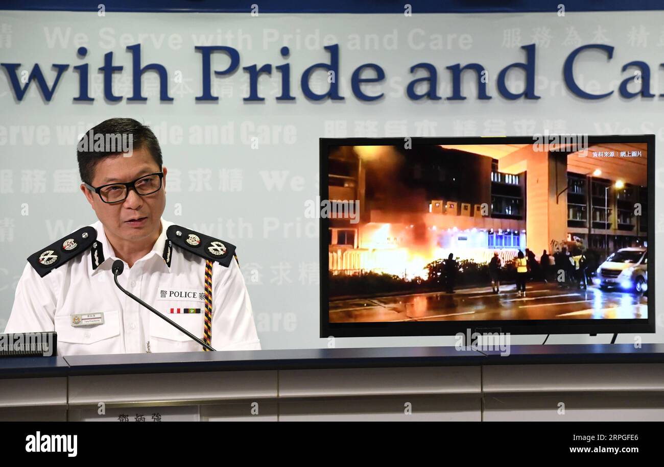 Mong kok police hi-res stock photography and images - Alamy