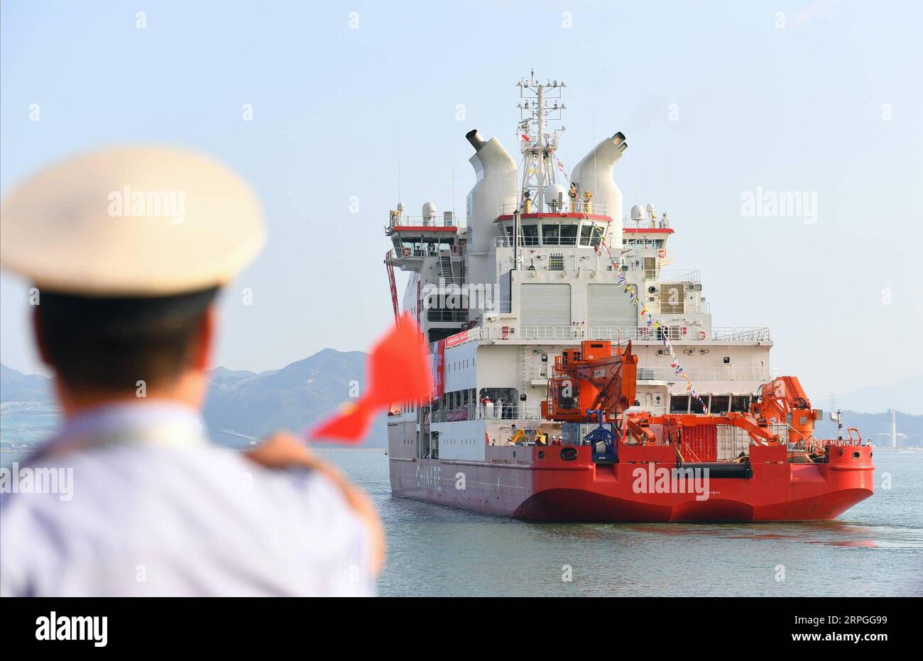 Work of icebreakers hi-res stock photography and images - Alamy