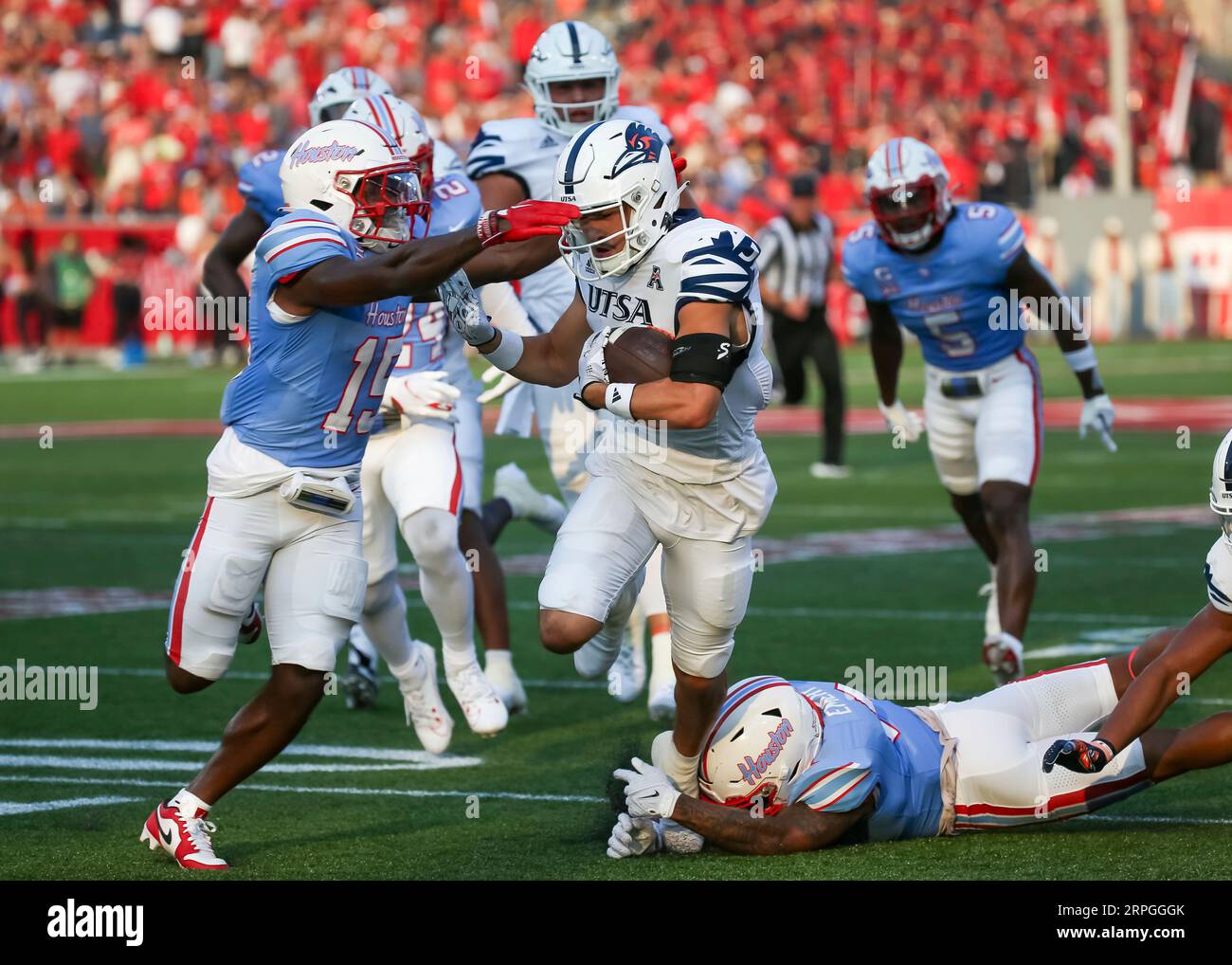 HOUSTON, TX - SEPTEMBER 02: UTSA Roadrunners defensive lineman Trumane ...