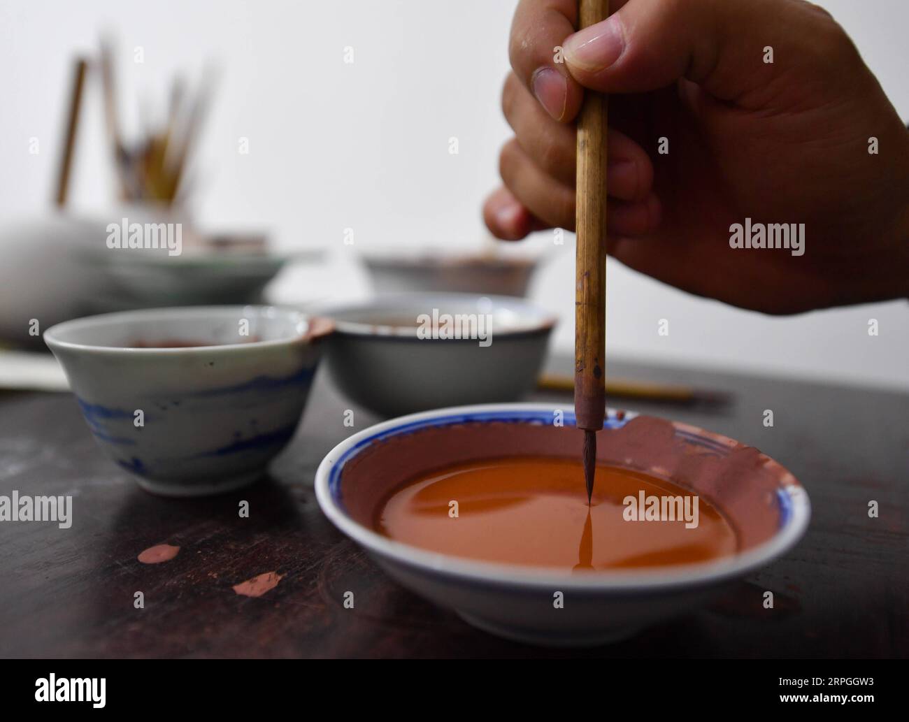 191016 -- NANCHANG, Oct. 16, 2019 -- A member of the team ...