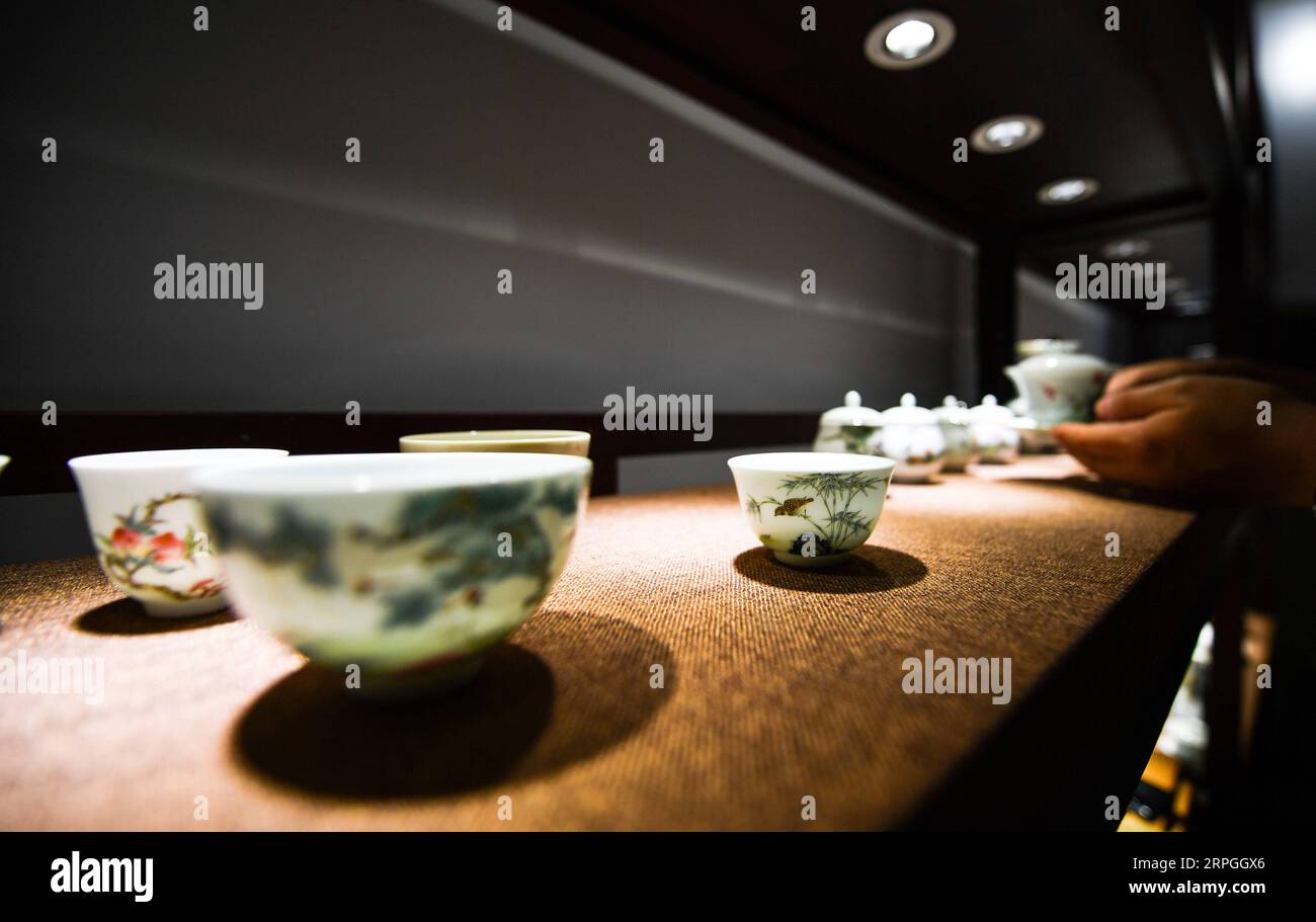 191016 -- NANCHANG, Oct. 16, 2019 -- A member of the team ...