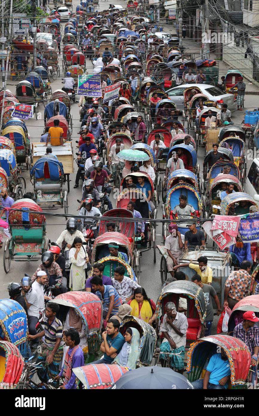 Everyday life in bangladesh rickshaws hi-res stock photography and ...