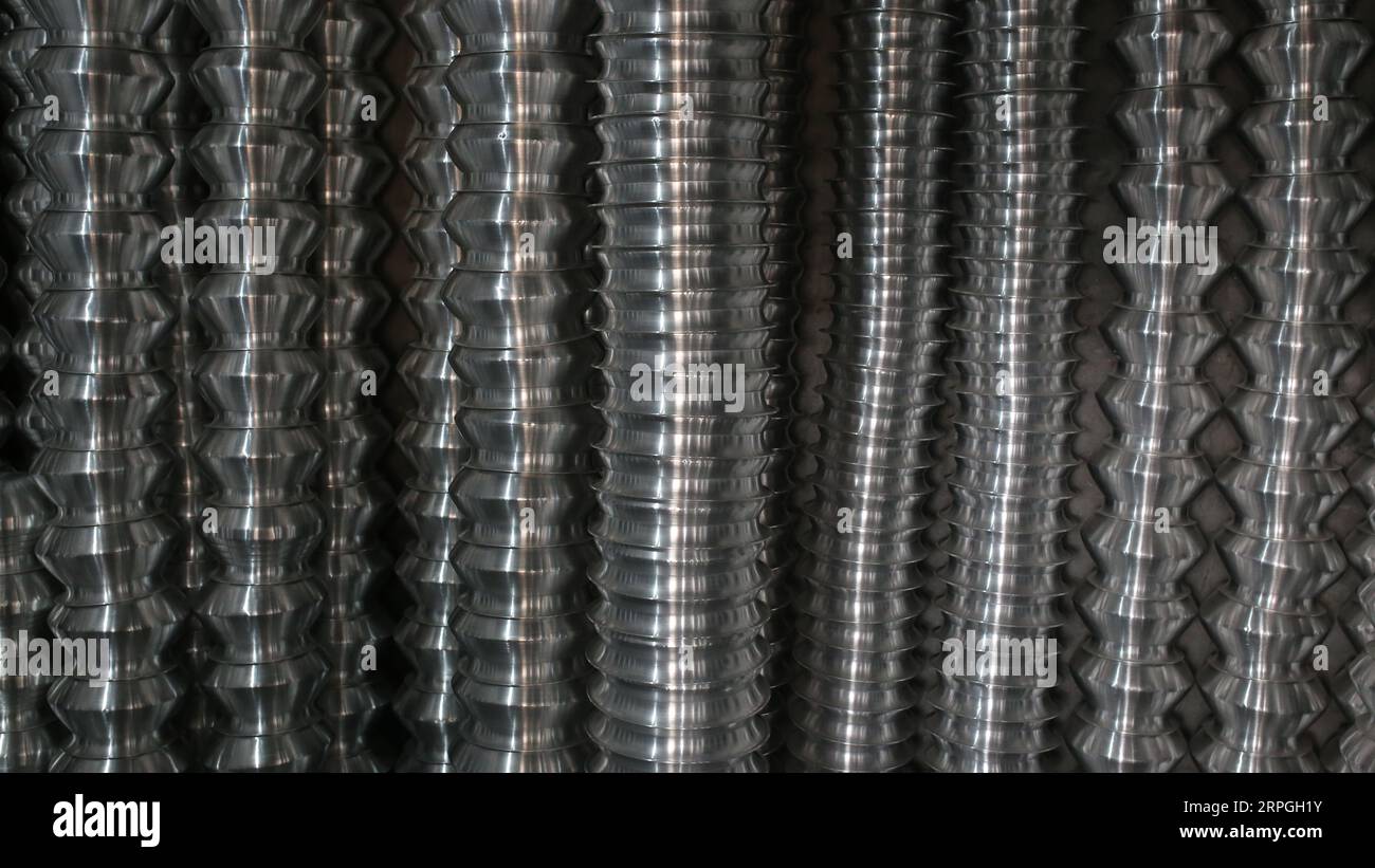 Cooking pot manufacturing factory hi-res stock photography and images ...