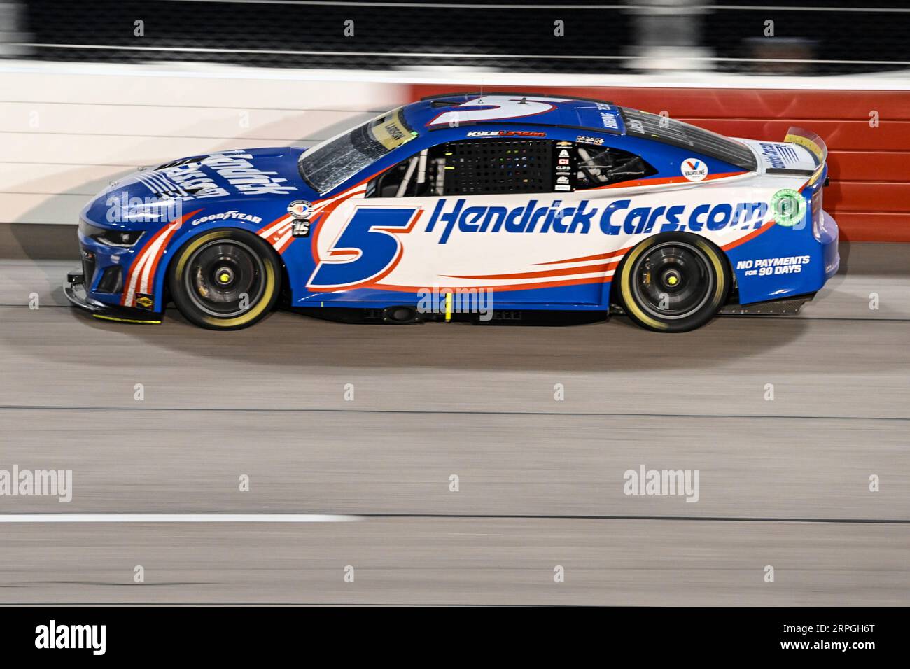 Kyle Larson (5) competes down the front stretch during a NASCAR Cup ...