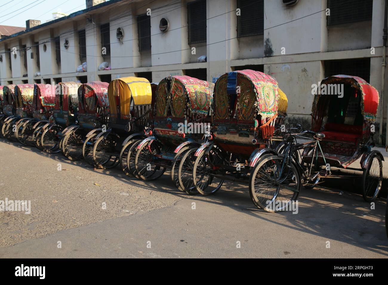 Everyday life in bangladesh rickshaws hi-res stock photography and ...