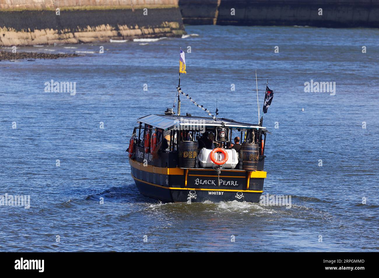 Whitby boat rides hi-res stock photography and images - Alamy