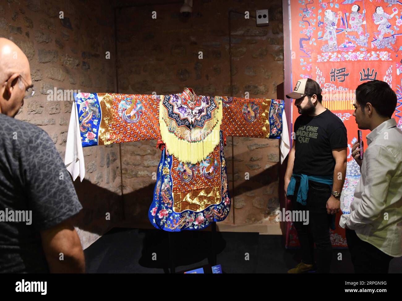 191019 -- ISTANBUL, Oct. 19, 2019 -- Visitors view opera costumes ...