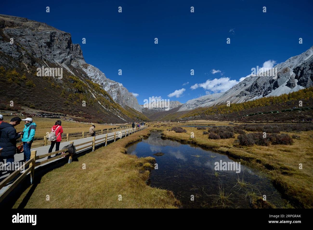 Plank walk china hi-res stock photography and images - Alamy