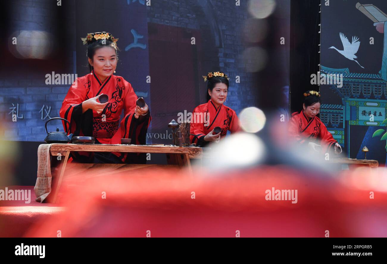 Hanfu show hi-res stock photography and images - Alamy